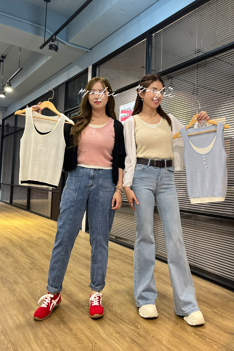 假兩件前造型釦六羊毛針織背心上衣 - PUFII｜網路流行時尚女裝｜官網